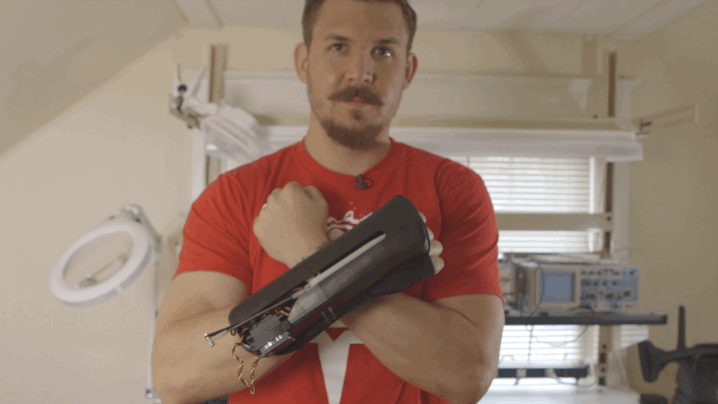 3D Printed Bionic Claws with MyoWare Muscle Sensors | Make: